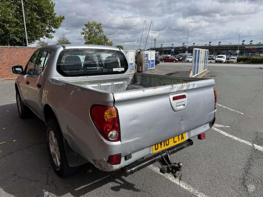 Grey Mitsubishi l-200 2010 in Riga, with an engine capacity of 2.48 L and mileage of 340 thousand km for 4700 €, photo 5 on AUTOMOTO.COM.LV