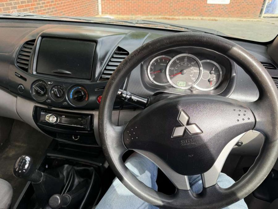 Grey Mitsubishi l-200 2010 in Riga, with an engine capacity of 2.48 L and mileage of 340 thousand km for 4700 €, photo 9 on AUTOMOTO.COM.LV
