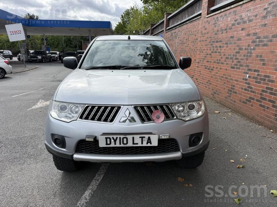 Grey Mitsubishi l-200 2010 in Riga, with an engine capacity of 2.50 L and mileage of 340 thousand km for 4700 €, photo 3 on AUTOMOTO.COM.LV