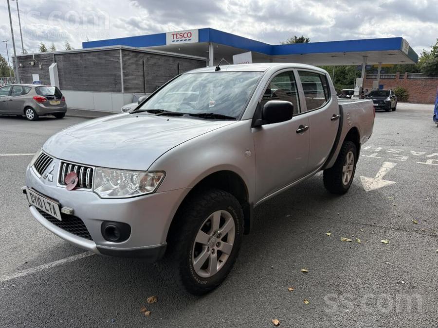 Grey Mitsubishi l-200 2010 in Riga, with an engine capacity of 2.50 L and mileage of 340 thousand km for 4700 €, photo 4 on AUTOMOTO.COM.LV
