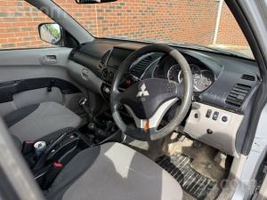Grey Mitsubishi l-200 2010 in Riga, with an engine capacity of 2.50 L and mileage of 340 thousand km for 4700 €, photo 7 on AUTOMOTO.COM.LV