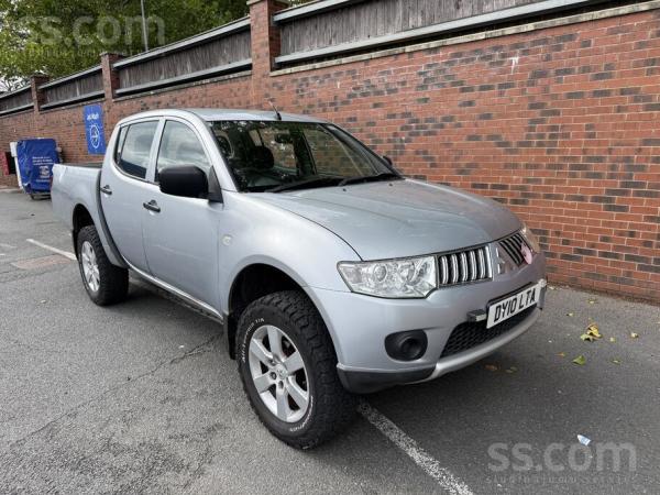Pelēks Mitsubishi l-200 2010 Rīga, ar dzinēja tilpumu 2.50 L un nobraukumu 340 tūkst. km par 4700 €, foto 1 vietnē AUTOMOTO.COM.LV