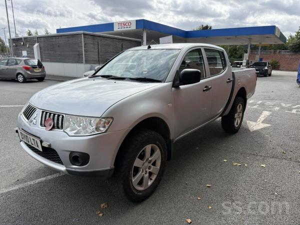 Pelēks Mitsubishi l-200 2010 Rīga, ar dzinēja tilpumu 2.50 L un nobraukumu 340 tūkst. km par 4700 €, foto 4 vietnē AUTOMOTO.COM.LV