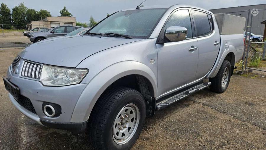Pelēks Mitsubishi l-200 2011 Rokiškis, ar dzinēja tilpumu 2.50 L un nobraukumu 227 tūkst. km par 4600 €, foto 1 vietnē AUTOMOTO.COM.LV
