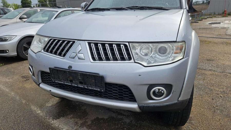 Pelēks Mitsubishi l-200 2011 Rokiškis, ar dzinēja tilpumu 2.50 L un nobraukumu 227 tūkst. km par 4600 €, foto 3 vietnē AUTOMOTO.COM.LV