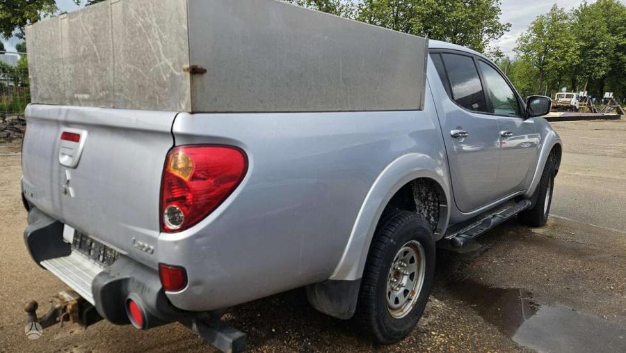 Pelēks Mitsubishi l-200 2011 Rokiškis, ar dzinēja tilpumu 2.50 L un nobraukumu 227 tūkst. km par 4600 €, foto 7 vietnē AUTOMOTO.COM.LV