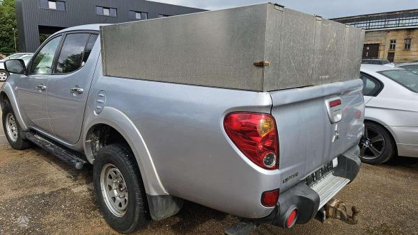 Pelēks Mitsubishi l-200 2011 Rokiškis, ar dzinēja tilpumu 2.50 L un nobraukumu 227 tūkst. km par 4600 €, foto 8 vietnē AUTOMOTO.COM.LV