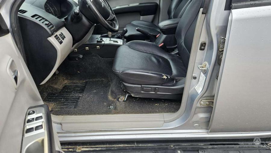 Pelēks Mitsubishi l-200 2011 Rokiškis, ar dzinēja tilpumu 2.50 L un nobraukumu 227 tūkst. km par 4600 €, foto 15 vietnē AUTOMOTO.COM.LV