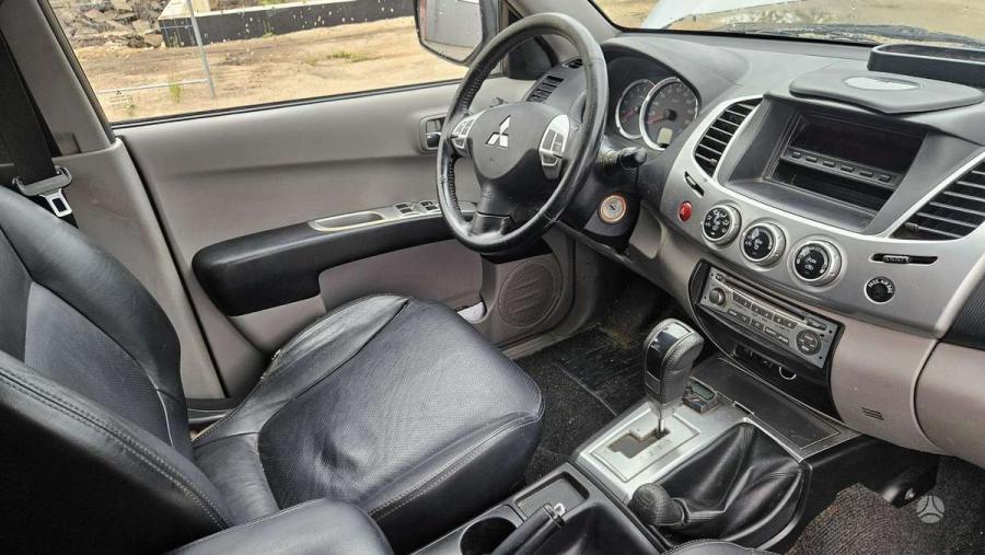 Pelēks Mitsubishi l-200 2011 Rokiškis, ar dzinēja tilpumu 2.50 L un nobraukumu 227 tūkst. km par 4600 €, foto 26 vietnē AUTOMOTO.COM.LV