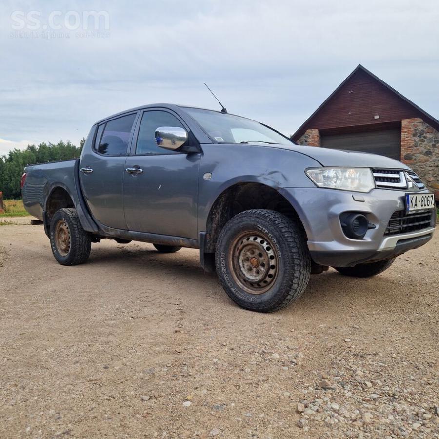Grey Mitsubishi l-200 2015 in Tukums, with an engine capacity of 2.50 L and mileage of 411 thousand km for 5900 €, photo 3 on AUTOMOTO.COM.LV