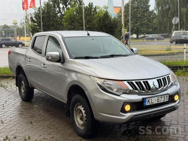 Grey Mitsubishi l-200 2016 in Riga, with an engine capacity of 2.50 L and mileage of 279 thousand km for 10450 €, photo 1 on AUTOMOTO.COM.LV