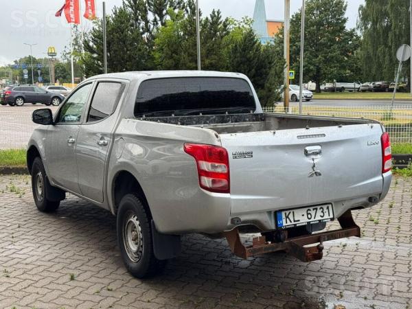 Grey Mitsubishi l-200 2016 in Riga, with an engine capacity of 2.50 L and mileage of 279 thousand km for 10450 €, photo 3 on AUTOMOTO.COM.LV