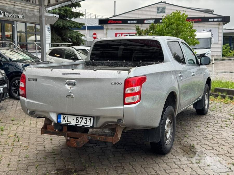 Grey Mitsubishi l-200 2016 in Riga, with an engine capacity of 2.50 L and mileage of 279 thousand km for 10450 €, photo 5 on AUTOMOTO.COM.LV