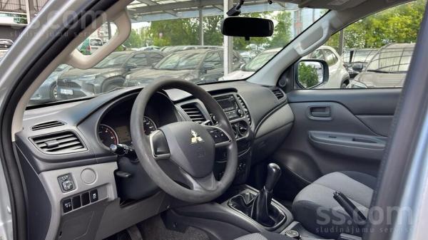 Grey Mitsubishi l-200 2016 in Riga, with an engine capacity of 2.50 L and mileage of 279 thousand km for 10450 €, photo 5 on AUTOMOTO.COM.LV
