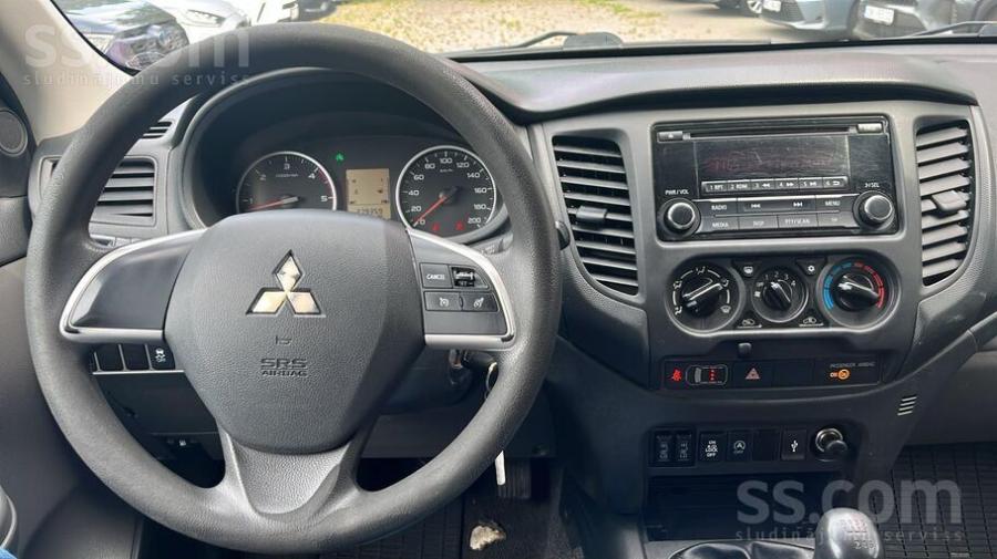 Grey Mitsubishi l-200 2016 in Riga, with an engine capacity of 2.50 L and mileage of 279 thousand km for 10450 €, photo 9 on AUTOMOTO.COM.LV