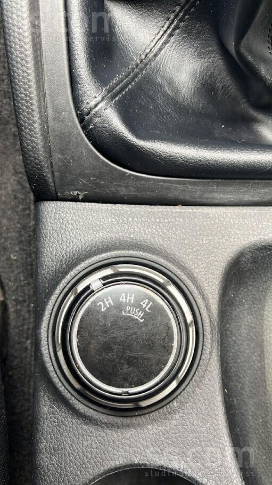 Grey Mitsubishi l-200 2016 in Riga, with an engine capacity of 2.50 L and mileage of 279 thousand km for 10450 €, photo 13 on AUTOMOTO.COM.LV