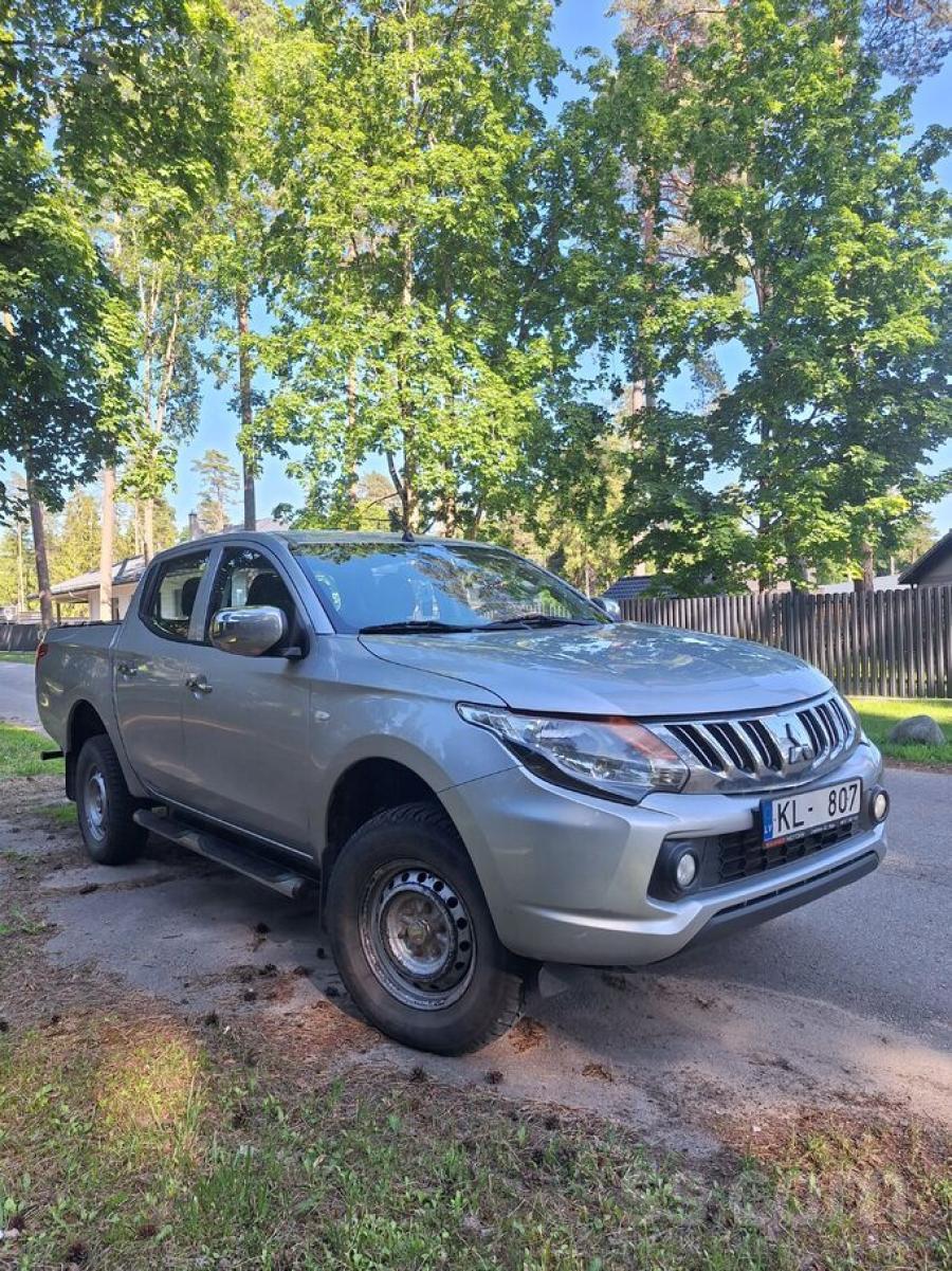 Pelēks Mitsubishi l-200 2016 Ogre, ar dzinēja tilpumu 2.40 L un nobraukumu 333 tūkst. km par 10000 €, foto 3 vietnē AUTOMOTO.COM.LV