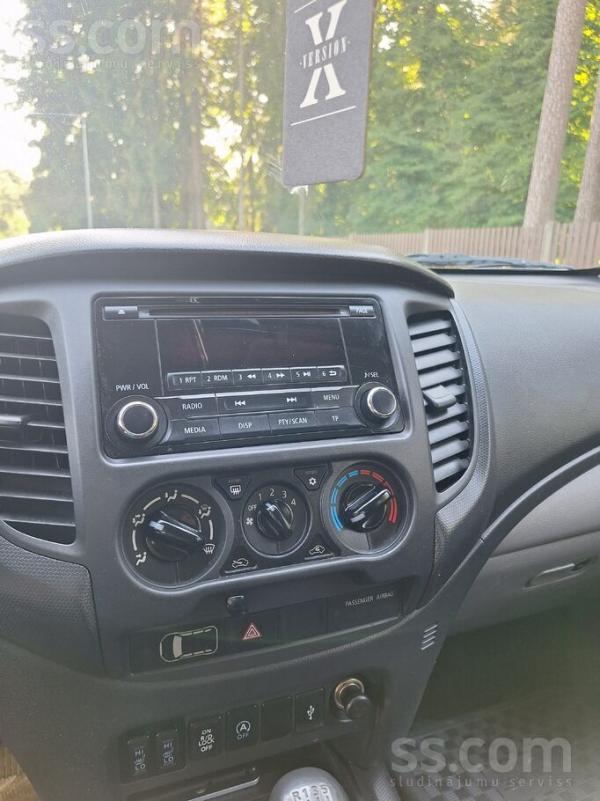 Grey Mitsubishi l-200 2016 in Ogre, with an engine capacity of 2.40 L and mileage of 333 thousand km for 10000 €, photo 10 on AUTOMOTO.COM.LV