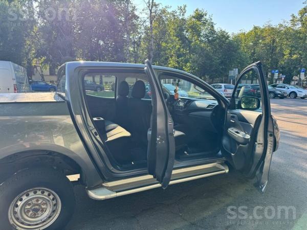 Pelēks Mitsubishi l-200 2018 Rīga, ar dzinēja tilpumu 2.40 L un nobraukumu 261 tūkst. km par 11150 €, foto 5 vietnē AUTOMOTO.COM.LV