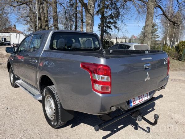 Grey Mitsubishi l-200 2019 in Riga, with an engine capacity of 2.40 L and mileage of 257 thousand km for 14990 €, photo 3 on AUTOMOTO.COM.LV