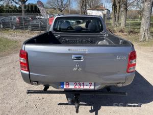 Pelēks Mitsubishi l-200 2019 Rīga, ar dzinēja tilpumu 2.40 L un nobraukumu 257 tūkst. km par 14990 €, foto 5 vietnē AUTOMOTO.COM.LV