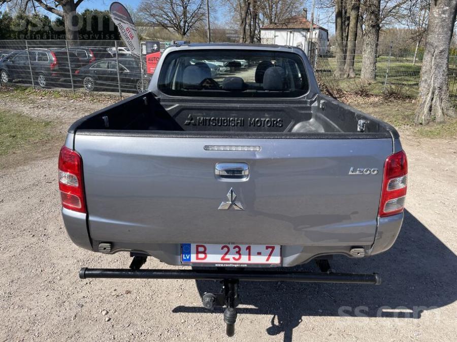Pelēks Mitsubishi l-200 2019 Rīga, ar dzinēja tilpumu 2.40 L un nobraukumu 257 tūkst. km par 14990 €, foto 5 vietnē AUTOMOTO.COM.LV