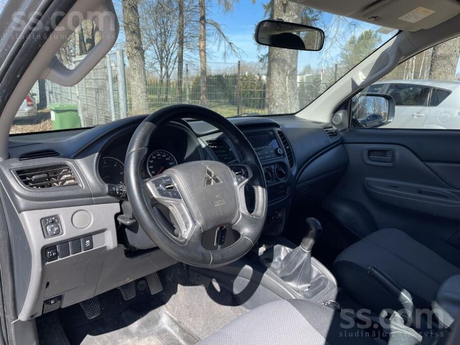 Pelēks Mitsubishi l-200 2019 Rīga, ar dzinēja tilpumu 2.40 L un nobraukumu 257 tūkst. km par 14990 €, foto 18 vietnē AUTOMOTO.COM.LV