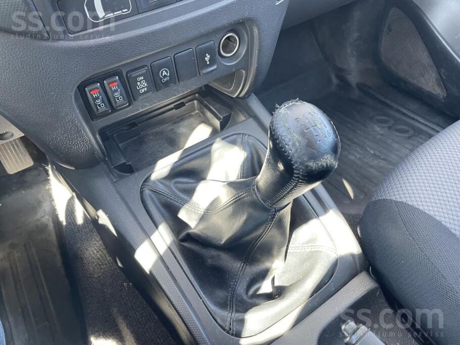 Pelēks Mitsubishi l-200 2019 Rīga, ar dzinēja tilpumu 2.40 L un nobraukumu 257 tūkst. km par 14990 €, foto 29 vietnē AUTOMOTO.COM.LV