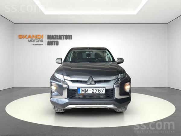Pelēks Mitsubishi l-200 2020 Rīga, ar dzinēja tilpumu 2.30 L un nobraukumu 281 tūkst. km par 16790 €, foto 2 vietnē AUTOMOTO.COM.LV
