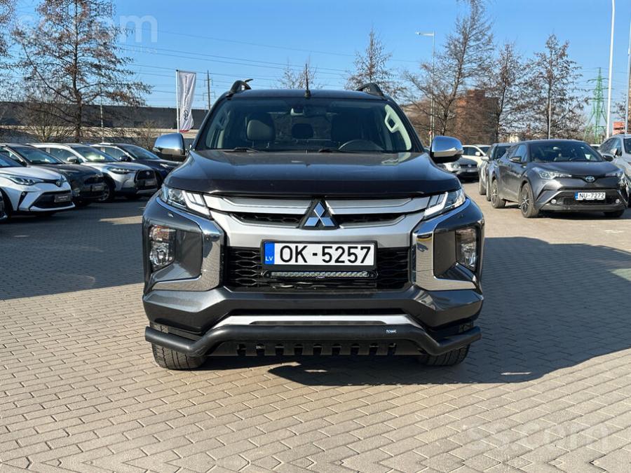 Grey Mitsubishi l-200 2022 in Liepaja, with an engine capacity of 2.30 L and mileage of 54 thousand km for 30900 €, photo 8 on AUTOMOTO.COM.LV