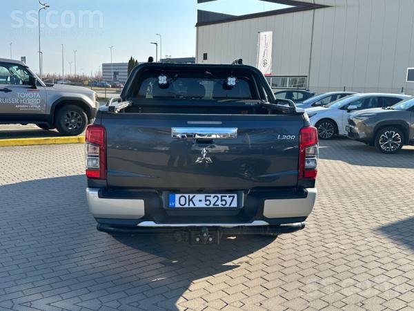 Pelēks Mitsubishi l-200 2022 Liepāja, ar dzinēja tilpumu 2.30 L un nobraukumu 54 tūkst. km par 30900 €, foto 8 vietnē AUTOMOTO.COM.LV