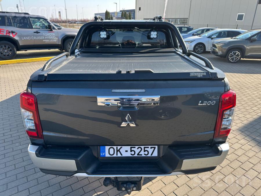 Grey Mitsubishi l-200 2022 in Liepaja, with an engine capacity of 2.30 L and mileage of 54 thousand km for 30900 €, photo 11 on AUTOMOTO.COM.LV
