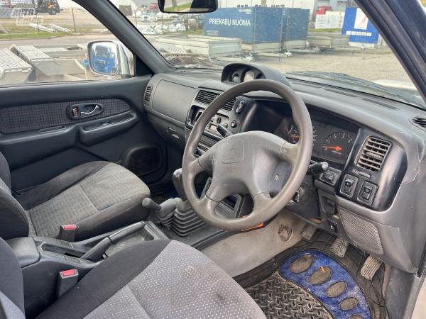 Mitsubishi l-200 2005 in Marijampole, with an engine capacity of 2.50 L and mileage of 206 thousand km for 3850 €, photo 6 on AUTOMOTO.COM.LV