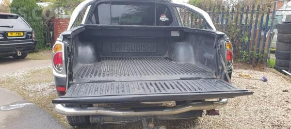 Mitsubishi l-200 2006 in Jelgava, with an engine capacity of 2.50 L and mileage of 145 thousand km for 5650 €, photo 6 on AUTOMOTO.COM.LV