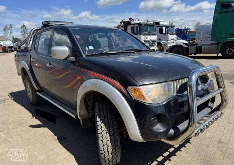 Mitsubishi l-200 2009 in Kaunas, with an engine capacity of 2.50 L and mileage of 160 thousand km for 6400 €, photo 3 on AUTOMOTO.COM.LV