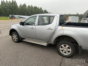 Mitsubishi l-200 2012 in Valmiera, with an engine capacity of 2.50 L and mileage of 334 thousand km for 5000 €, photo 3 on AUTOMOTO.COM.LV