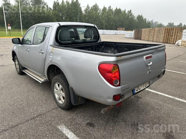 Mitsubishi l-200 2012 in Valmiera, with an engine capacity of 2.50 L and mileage of 334 thousand km for 5000 €, photo 4 on AUTOMOTO.COM.LV