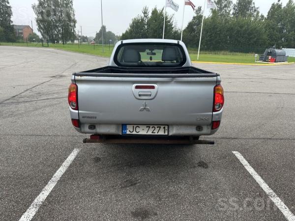 Mitsubishi l-200 2012 in Valmiera, with an engine capacity of 2.50 L and mileage of 334 thousand km for 5000 €, photo 5 on AUTOMOTO.COM.LV