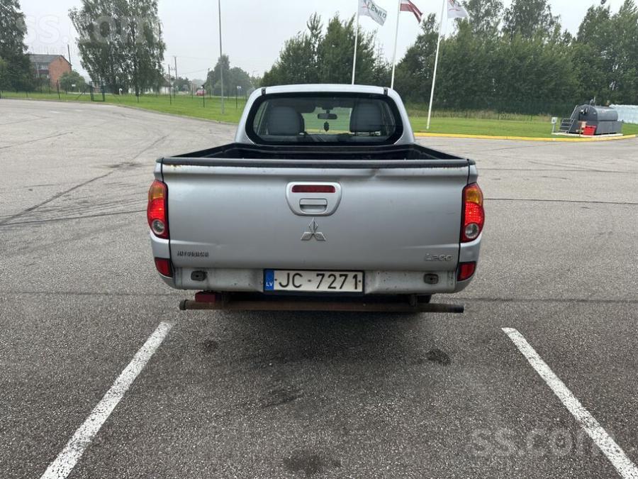 Mitsubishi l-200 2012 in Valmiera, with an engine capacity of 2.50 L and mileage of 334 thousand km for 5000 €, photo 5 on AUTOMOTO.COM.LV