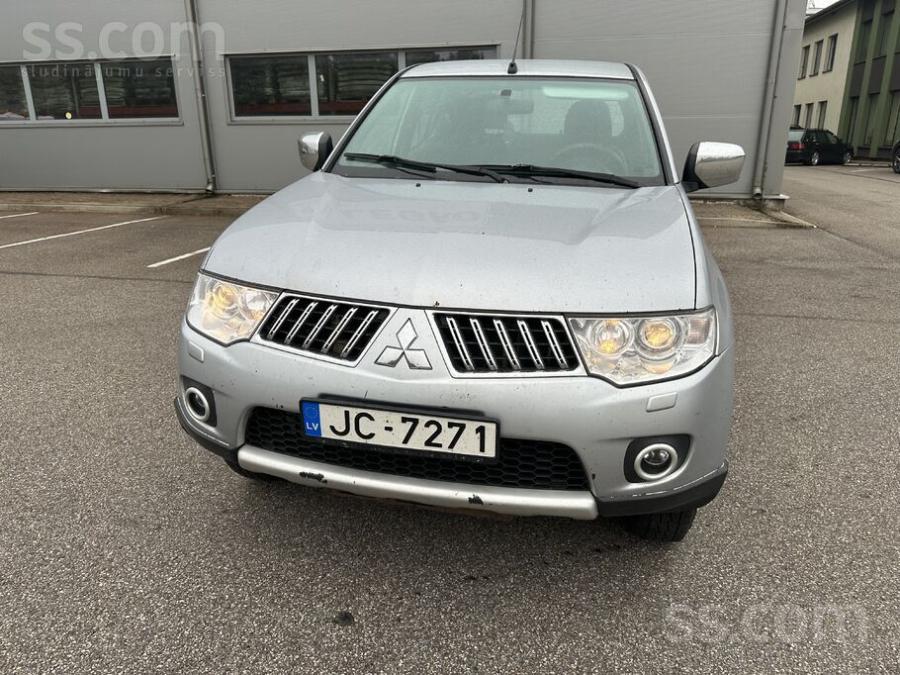 Mitsubishi l-200 2012 in Valmiera, with an engine capacity of 2.50 L and mileage of 334 thousand km for 5000 €, photo 6 on AUTOMOTO.COM.LV