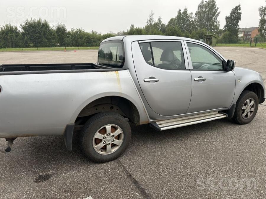 Mitsubishi l-200 2012 in Valmiera, with an engine capacity of 2.50 L and mileage of 334 thousand km for 5000 €, photo 8 on AUTOMOTO.COM.LV