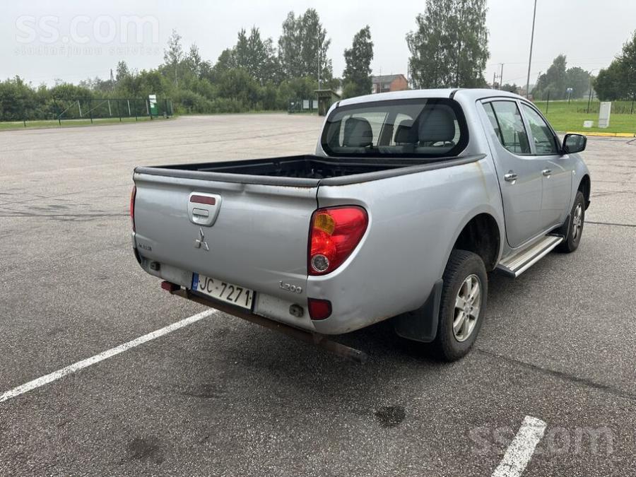 Mitsubishi l-200 2012 in Valmiera, with an engine capacity of 2.50 L and mileage of 334 thousand km for 5000 €, photo 9 on AUTOMOTO.COM.LV