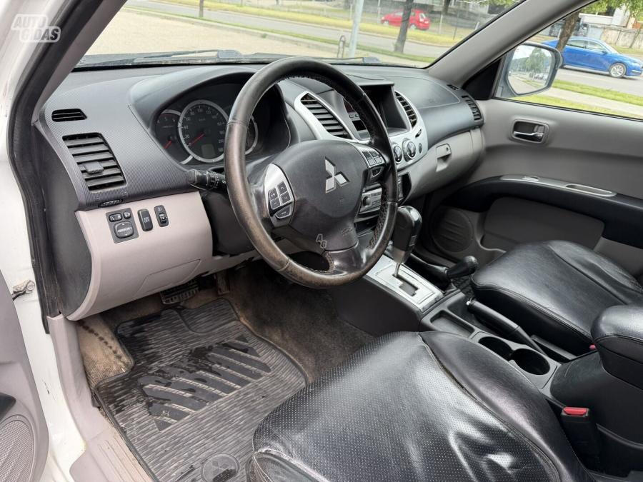 Mitsubishi l-200 2012 in Vilnius, with an engine capacity of 2.50 L and mileage of 281 thousand km for 6500 €, photo 15 on AUTOMOTO.COM.LV