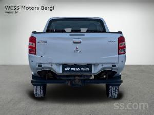Mitsubishi l-200 2016 in Riga, with an engine capacity of 2.40 L and mileage of 161 thousand km for 14990 €, photo 4 on AUTOMOTO.COM.LV