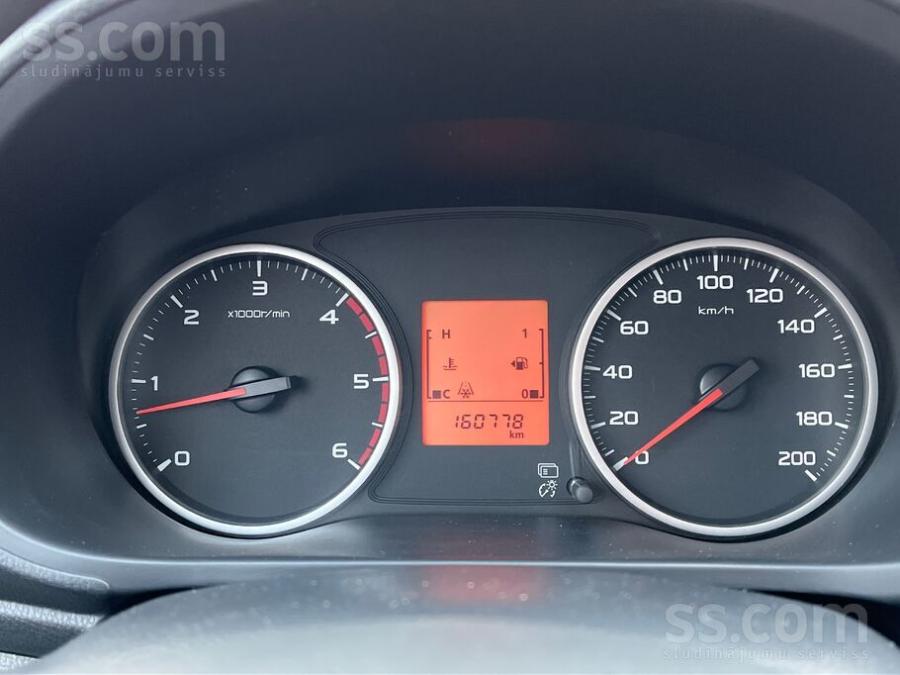 Mitsubishi l-200 2016 in Riga, with an engine capacity of 2.40 L and mileage of 161 thousand km for 14990 €, photo 13 on AUTOMOTO.COM.LV