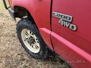 Red Mitsubishi l-200 1990 in Tallinn, with an engine capacity of 2.00 L and mileage of 355 thousand km for 1000 €, photo 8 on AUTOMOTO.COM.LV