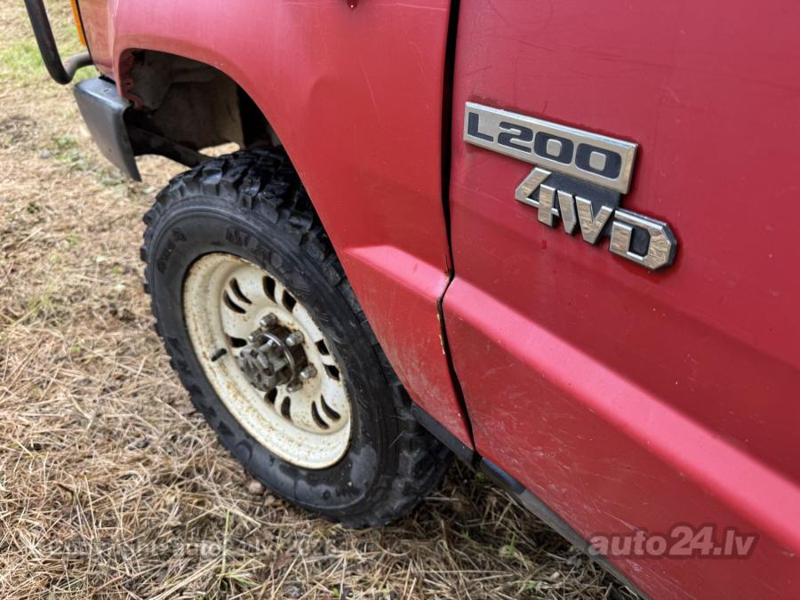 Red Mitsubishi l-200 1990 in Tallinn, with an engine capacity of 2.00 L and mileage of 355 thousand km for 1000 €, photo 8 on AUTOMOTO.COM.LV