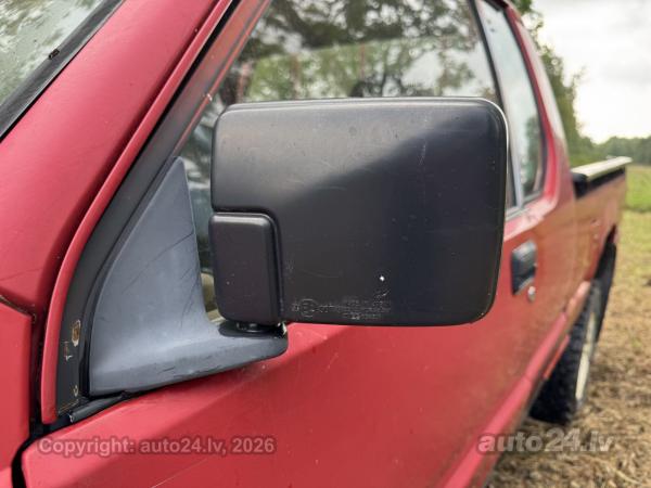 Red Mitsubishi l-200 1990 in Tallinn, with an engine capacity of 2.00 L and mileage of 355 thousand km for 1000 €, photo 9 on AUTOMOTO.COM.LV