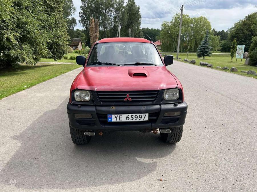 Red Mitsubishi l-200 1998 in Pasvalys, with an engine capacity of 2.50 L and mileage of 300 thousand km for 3650 €, photo 1 on AUTOMOTO.COM.LV
