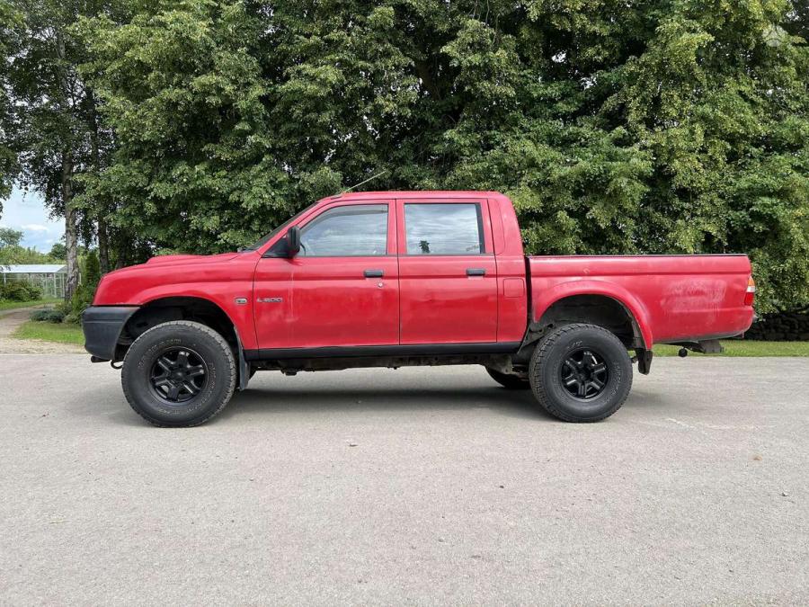Red Mitsubishi l-200 1998 in Pasvalys, with an engine capacity of 2.50 L and mileage of 300 thousand km for 3650 €, photo 5 on AUTOMOTO.COM.LV